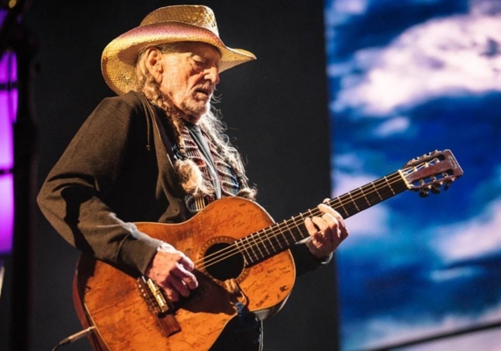 Willie Nelson - Blue Eyes Crying In The Rain (Official Video ...