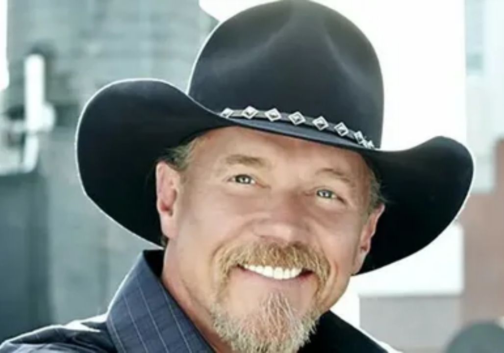 Trace Adkins - Honey Child (Official Visualizer) - OldiesButGoodies